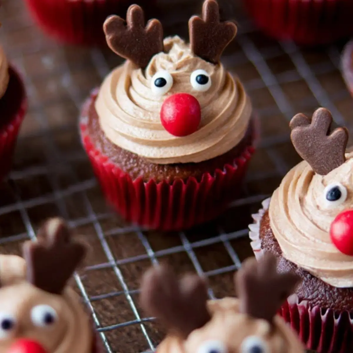 Reindeer Cupcakes – Easy & Festive Holiday Treats - CookBakeShare