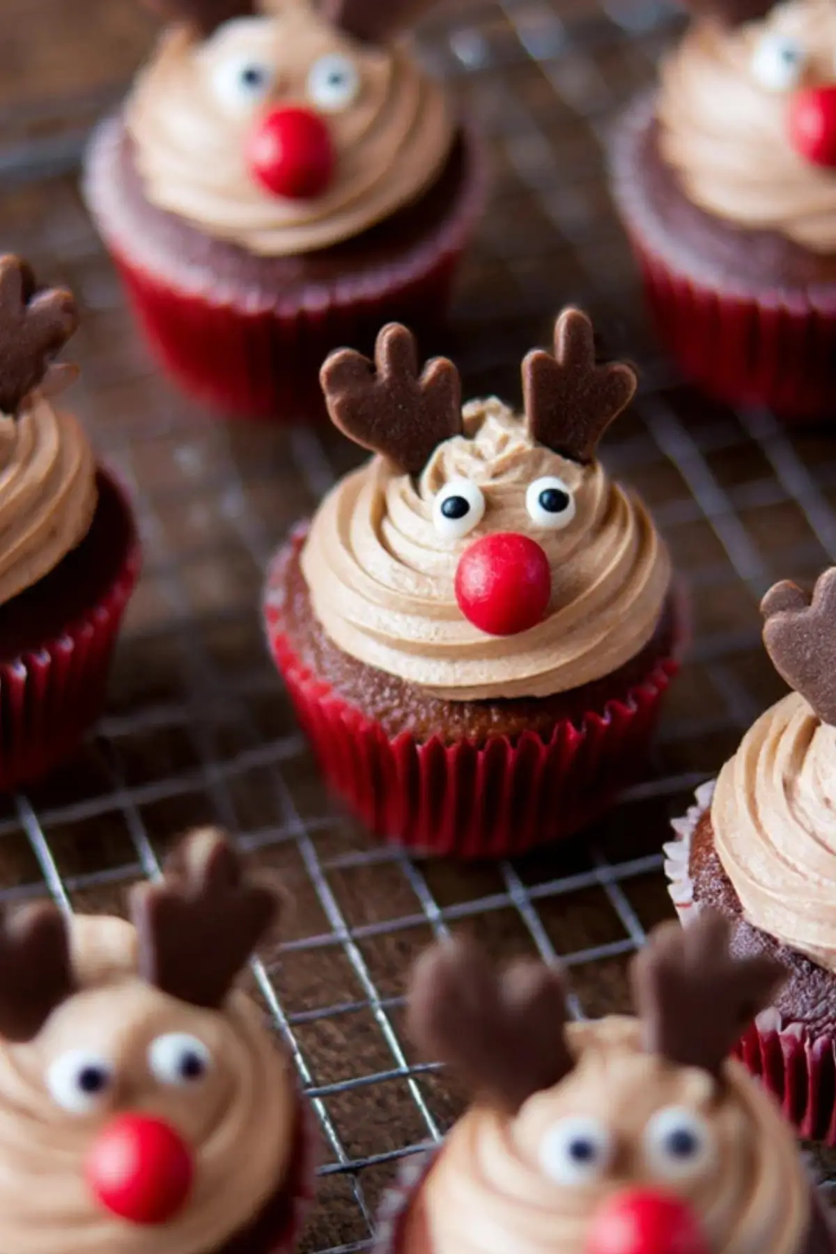 Reindeer Cupcakes – Easy & Festive Holiday Treats - CookBakeShare
